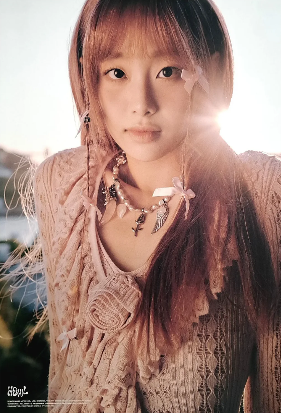 Poster: CHUU - HOWL (WIND ver.) - K-Pop Time